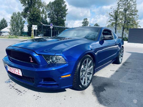 Zils Ford Mustang 2015 Viļņa, ar dzinēja tilpumu 3.73 L un nobraukumu 187 tūkst. km par 15450 €, foto 1 vietnē AUTOMOTO.COM.LV
