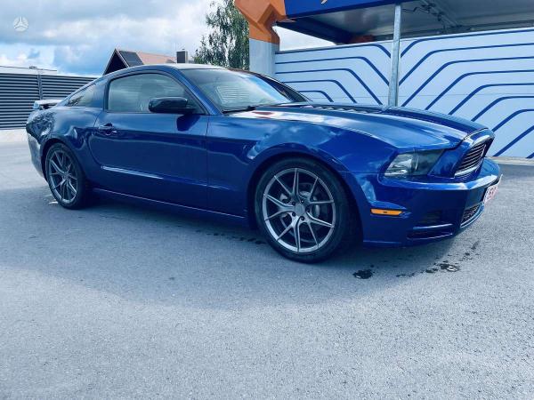 Zils Ford Mustang 2015 Viļņa, ar dzinēja tilpumu 3.73 L un nobraukumu 187 tūkst. km par 15450 €, foto 4 vietnē AUTOMOTO.COM.LV