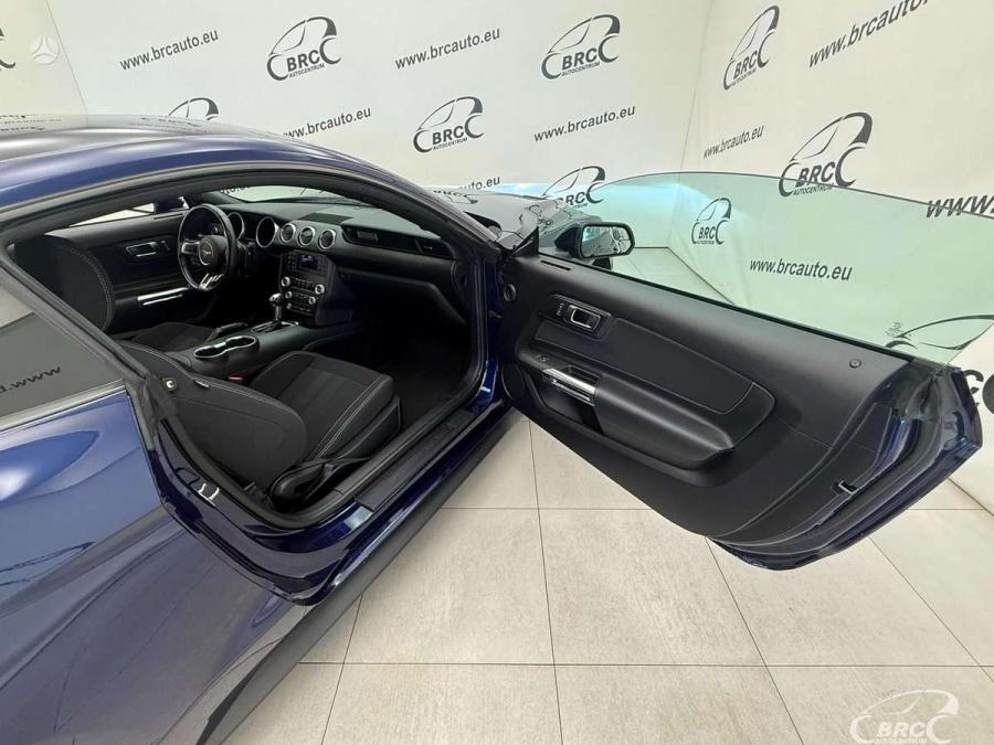 Blue Ford Mustang 2019 in Vilnius, with an engine capacity of 2.26 L and mileage of 19 thousand km for 24900 €, photo 9 on AUTOMOTO.COM.LV