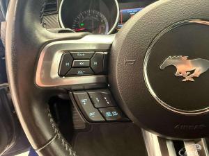 Blue Ford Mustang 2019 in Vilnius, with an engine capacity of 2.26 L and mileage of 19 thousand km for 24900 €, photo 12 on AUTOMOTO.COM.LV