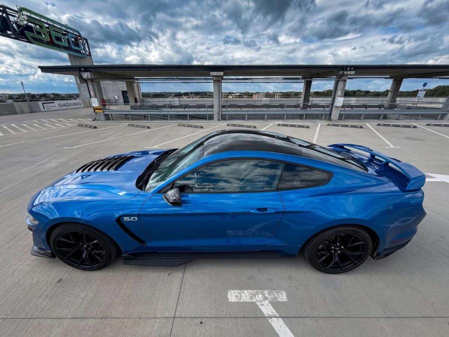 Blue Ford Mustang 2019 in Vilnius, with an engine capacity of 4.95 L and mileage of 74 thousand km for 32000 €, photo 7 on AUTOMOTO.COM.LV