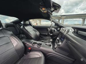 Blue Ford Mustang 2019 in Vilnius, with an engine capacity of 4.95 L and mileage of 74 thousand km for 32000 €, photo 12 on AUTOMOTO.COM.LV