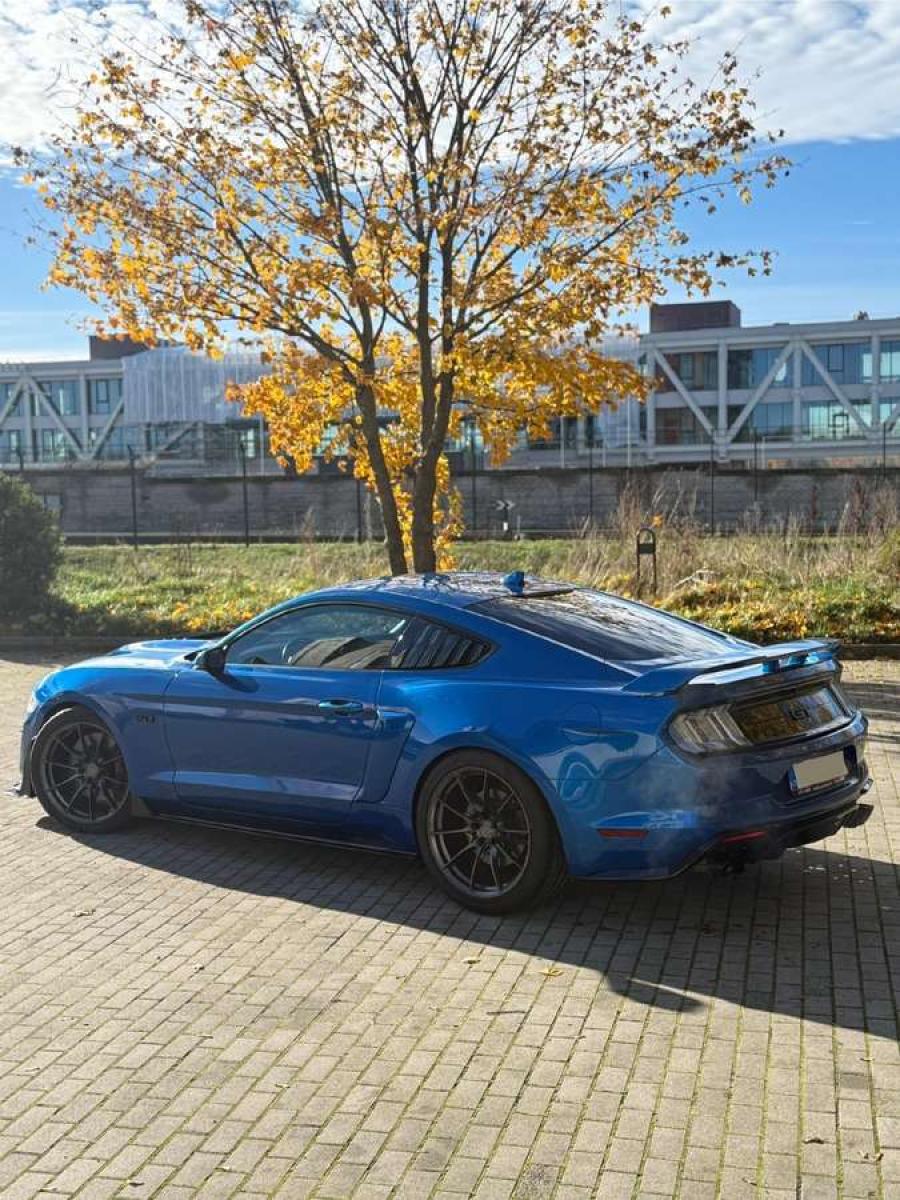 Blue Ford Mustang 2021 in Klaipeda, with an engine capacity of 4.95 L and mileage of 46 thousand km for 35000 €, photo 3 on AUTOMOTO.COM.LV