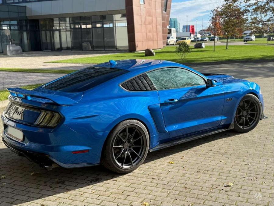 Blue Ford Mustang 2021 in Klaipeda, with an engine capacity of 4.95 L and mileage of 46 thousand km for 35000 €, photo 4 on AUTOMOTO.COM.LV
