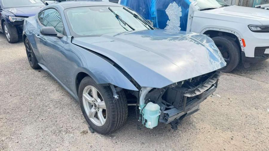 Blue Ford Mustang 2024 in Ukmerge, with an engine capacity of 2.26 L and mileage of 34 thousand km for 12890 €, photo 5 on AUTOMOTO.COM.LV