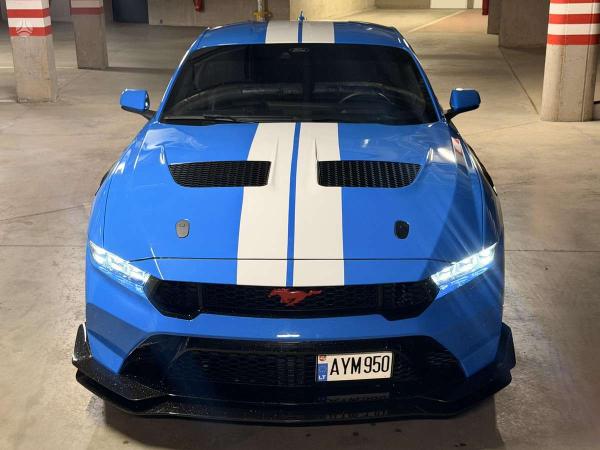 Ford Mustang 2024 Viļņa vietnē Zils Ford Mustang 2024 Viļņa, ar dzinēja tilpumu 5.04 L un nobraukumu 20 tūkst. km par 41000 €, foto 3 vietnē AUTOMOTO.COM.LV
