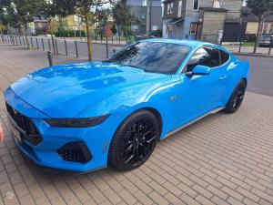Zils Ford Mustang 2025 Kauņa, ar dzinēja tilpumu 2.26 L un nobraukumu 1 tūkst. km par 37000 €, foto  vietnē AUTOMOTO.COM.LV