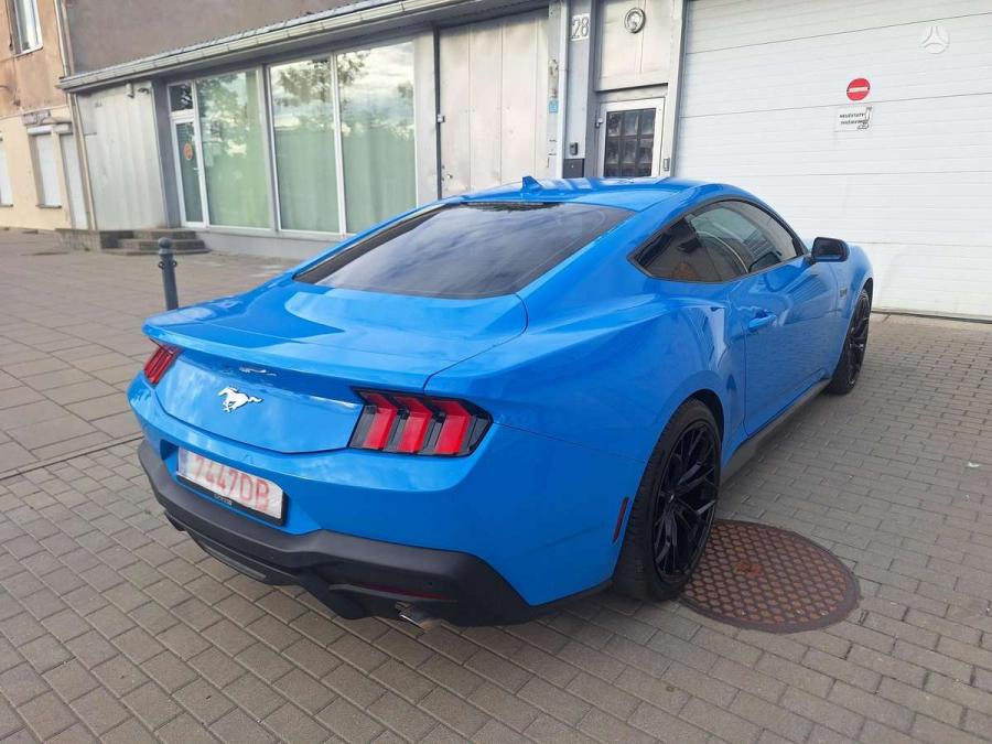 Zils Ford Mustang 2025 Kauņa, ar dzinēja tilpumu 2.26 L un nobraukumu 1 tūkst. km par 37000 €, foto 4 vietnē AUTOMOTO.COM.LV