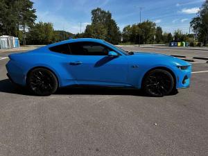 Zils Ford Mustang 2025 Kauņa, ar dzinēja tilpumu 2.26 L un nobraukumu 1 tūkst. km par 37000 €, foto 9 vietnē AUTOMOTO.COM.LV