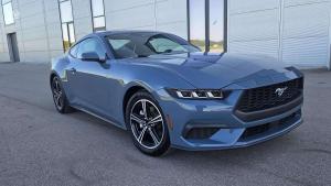 Zils Ford Mustang 2026 Kauņa, ar dzinēja tilpumu 2.30 L un nobraukumu 2 tūkst. km par 35500 €, foto 1 vietnē AUTOMOTO.COM.LV