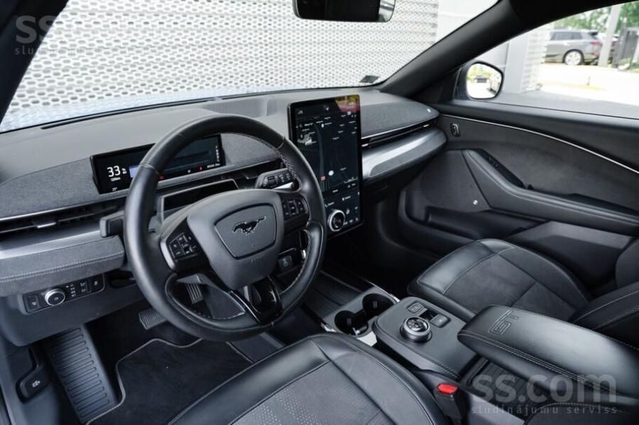 Blue Ford Mustang 2022 in Riga, with an engine capacity of 0.00 L and mileage of 89 thousand km for 39850 €, photo 14 on AUTOMOTO.COM.LV