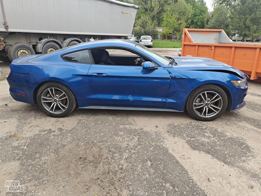 Blue Ford Mustang 2017 in Prienai, with an engine capacity of 2.30 L and mileage of 116 thousand km for 12000 €, photo 5 on AUTOMOTO.COM.LV