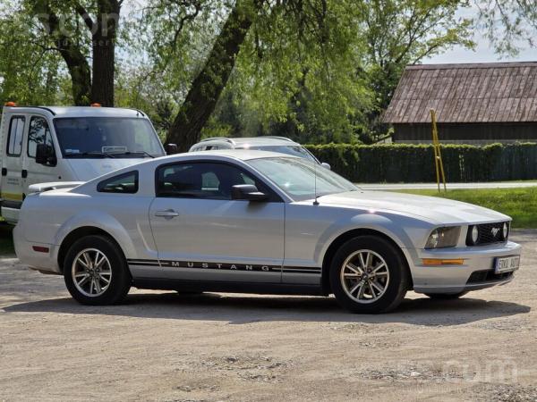 Ford Mustang 2005 in Liepaja, with an engine capacity of 4.00 L and mileage of 205 thousand km for 8500 €, photo 6 on AUTOMOTO.COM.LV