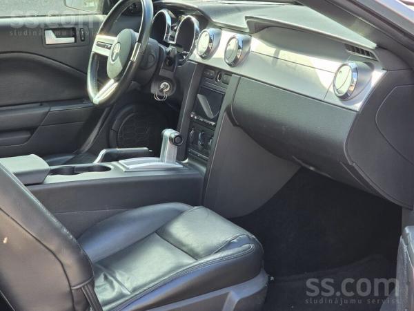 Ford Mustang 2005 in Liepaja, with an engine capacity of 4.00 L and mileage of 205 thousand km for 8500 €, photo 9 on AUTOMOTO.COM.LV