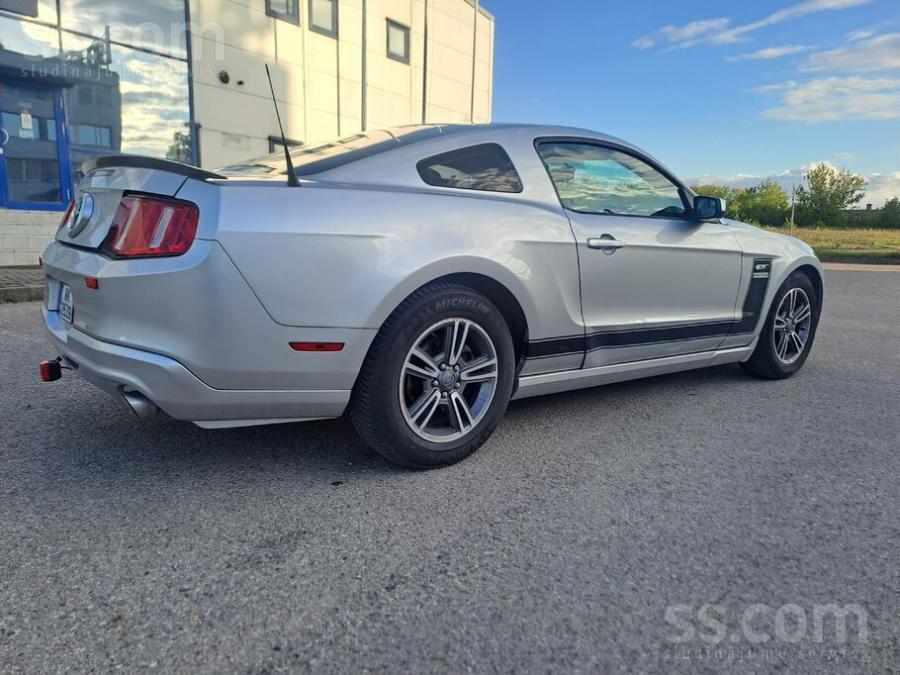 Ford Mustang 2011 Daugavpils, ar dzinēja tilpumu 3.70 L un nobraukumu 133 tūkst. km par 11650 €, foto 3 vietnē AUTOMOTO.COM.LV