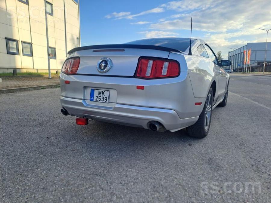 Ford Mustang 2011 Daugavpils, ar dzinēja tilpumu 3.70 L un nobraukumu 133 tūkst. km par 11650 €, foto 4 vietnē AUTOMOTO.COM.LV