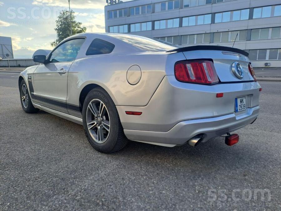 Ford Mustang 2011 Daugavpils, ar dzinēja tilpumu 3.70 L un nobraukumu 133 tūkst. km par 11650 €, foto 5 vietnē AUTOMOTO.COM.LV