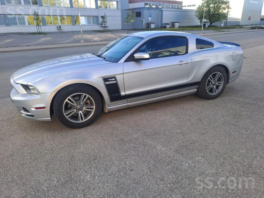 Ford Mustang 2011 Daugavpils, ar dzinēja tilpumu 3.70 L un nobraukumu 133 tūkst. km par 11650 €, foto 6 vietnē AUTOMOTO.COM.LV