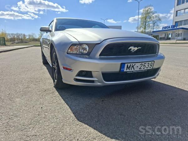 Ford Mustang 2011 in Daugavpils, with an engine capacity of 3.70 L and mileage of 133 thousand km for 10950 €, photo 2 on AUTOMOTO.COM.LV