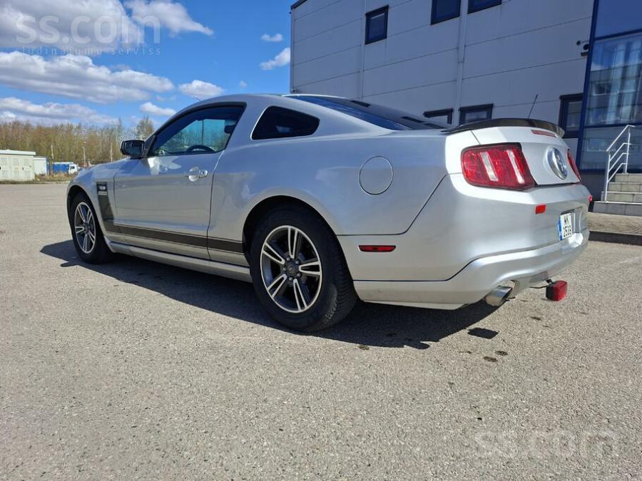 Ford Mustang 2011 in Daugavpils, with an engine capacity of 3.70 L and mileage of 133 thousand km for 10950 €, photo 5 on AUTOMOTO.COM.LV