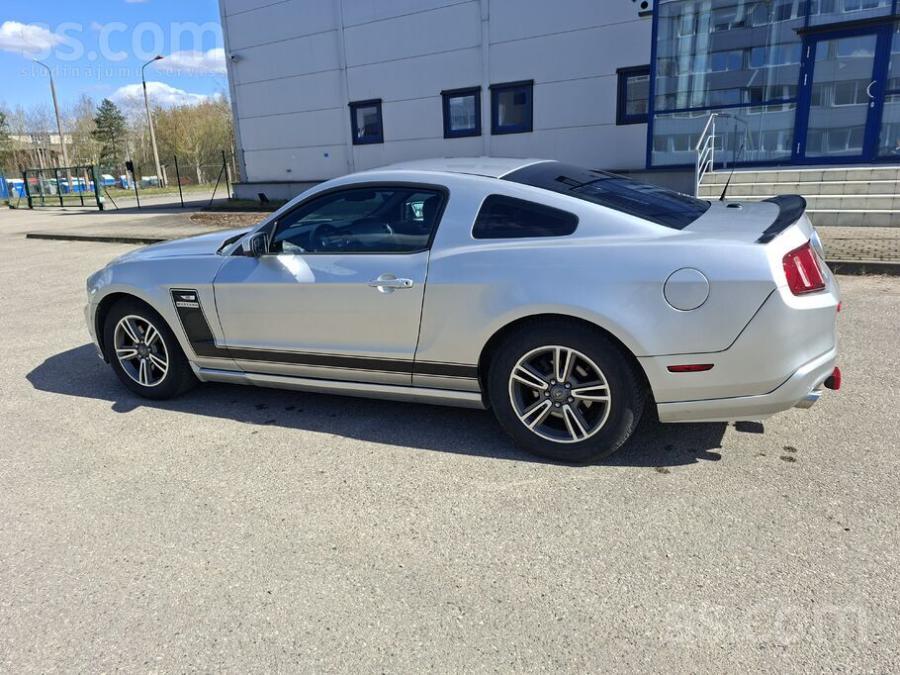 Ford Mustang 2011 in Daugavpils, with an engine capacity of 3.70 L and mileage of 133 thousand km for 10950 €, photo 6 on AUTOMOTO.COM.LV