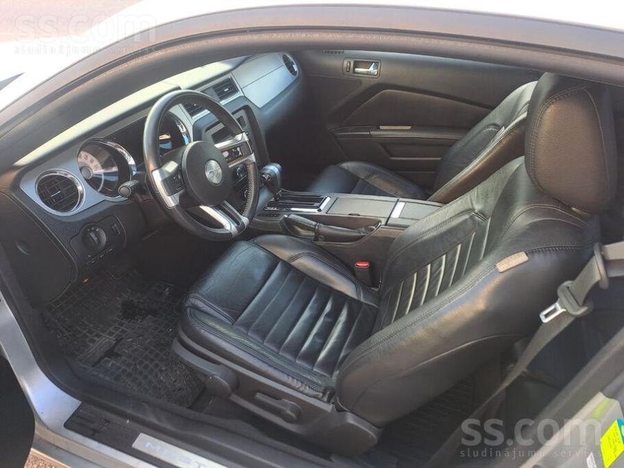 Ford Mustang 2011 in Daugavpils, with an engine capacity of 3.70 L and mileage of 133 thousand km for 10950 €, photo 9 on AUTOMOTO.COM.LV