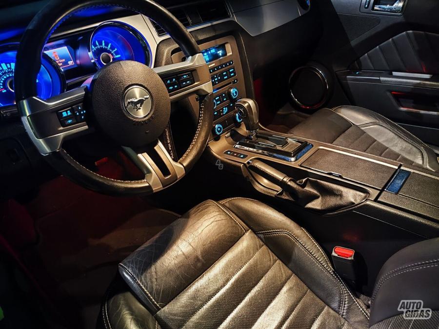 Ford Mustang 2013 in Kaunas, with an engine capacity of 5.00 L and mileage of 211 thousand km for 17900 €, photo 9 on AUTOMOTO.COM.LV