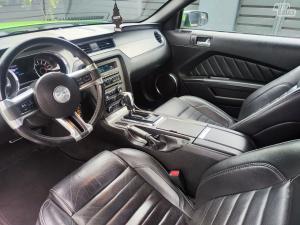 Ford Mustang 2013 in Kaunas, with an engine capacity of 5.00 L and mileage of 211 thousand km for 17900 €, photo 12 on AUTOMOTO.COM.LV
