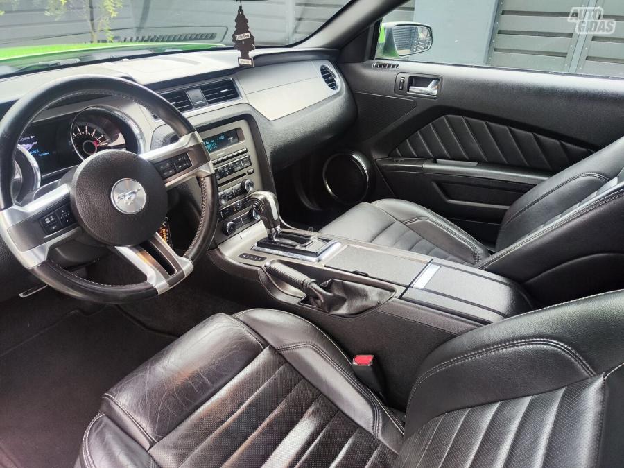 Ford Mustang 2013 in Kaunas, with an engine capacity of 5.00 L and mileage of 211 thousand km for 17900 €, photo 12 on AUTOMOTO.COM.LV