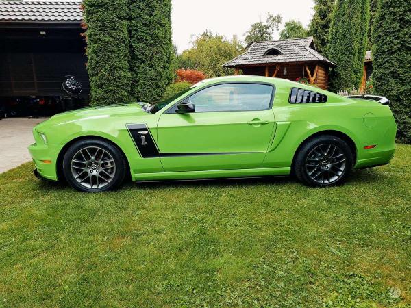 Green Ford Mustang 2013 in Siauliai, with an engine capacity of 3.73 L and mileage of 92 thousand km for 14499 €, photo 8 on AUTOMOTO.COM.LV