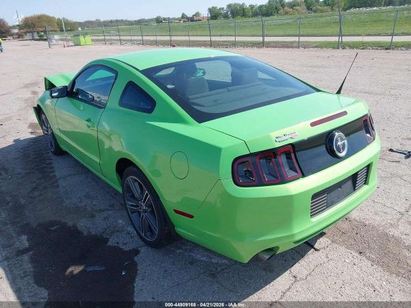 Ford Mustang 2013 in Radviliskis on AUTOMOTO.COM.LV Green Ford Mustang 2013 in Radviliskis, with an engine capacity of 3.70 L and mileage of 72 thousand km for 7750 €, photo 10 on AUTOMOTO.COM.LV