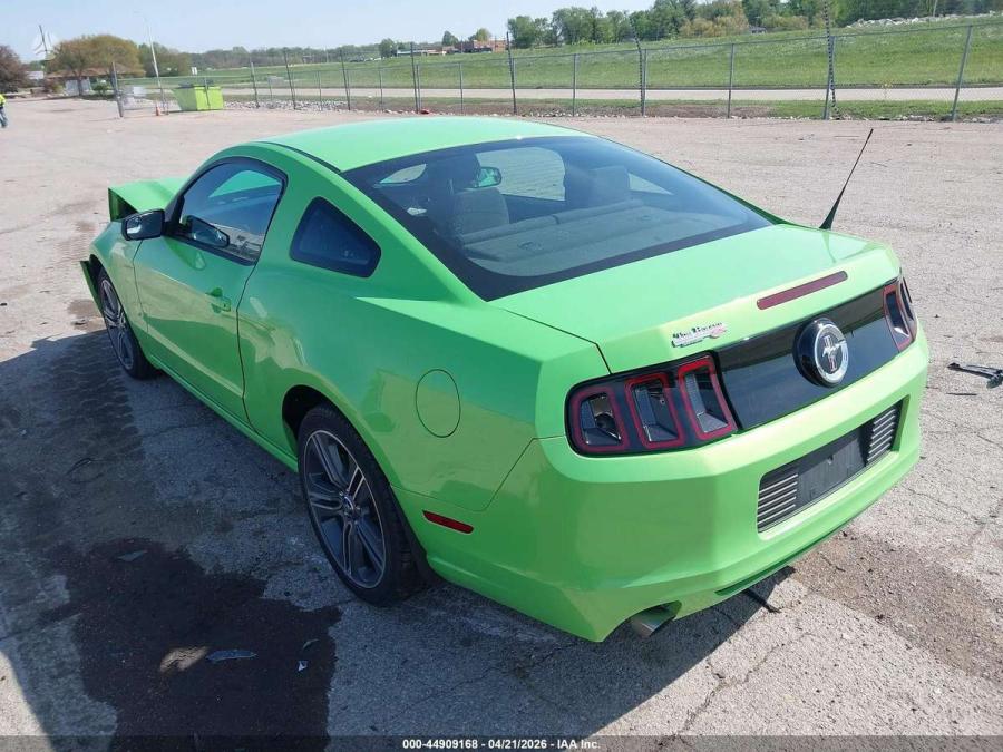 Green Ford Mustang 2013 in Radviliskis, with an engine capacity of 3.70 L and mileage of 72 thousand km for 7750 €, photo 10 on AUTOMOTO.COM.LV