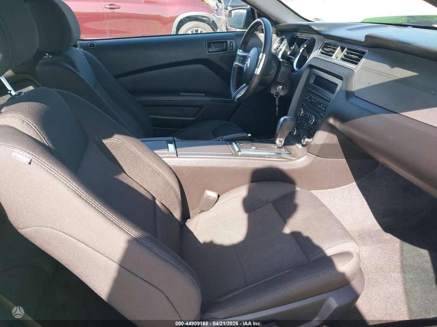 Green Ford Mustang 2013 in Radviliskis, with an engine capacity of 3.70 L and mileage of 72 thousand km for 7750 €, photo 15 on AUTOMOTO.COM.LV