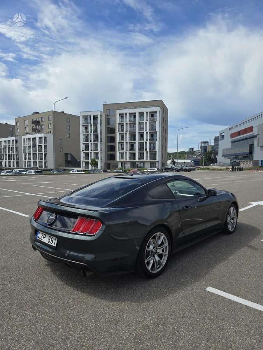 Green Ford Mustang 2015 in Vilnius, with an engine capacity of 2.26 L and mileage of 136 thousand km for 16900 €, photo 1 on AUTOMOTO.COM.LV