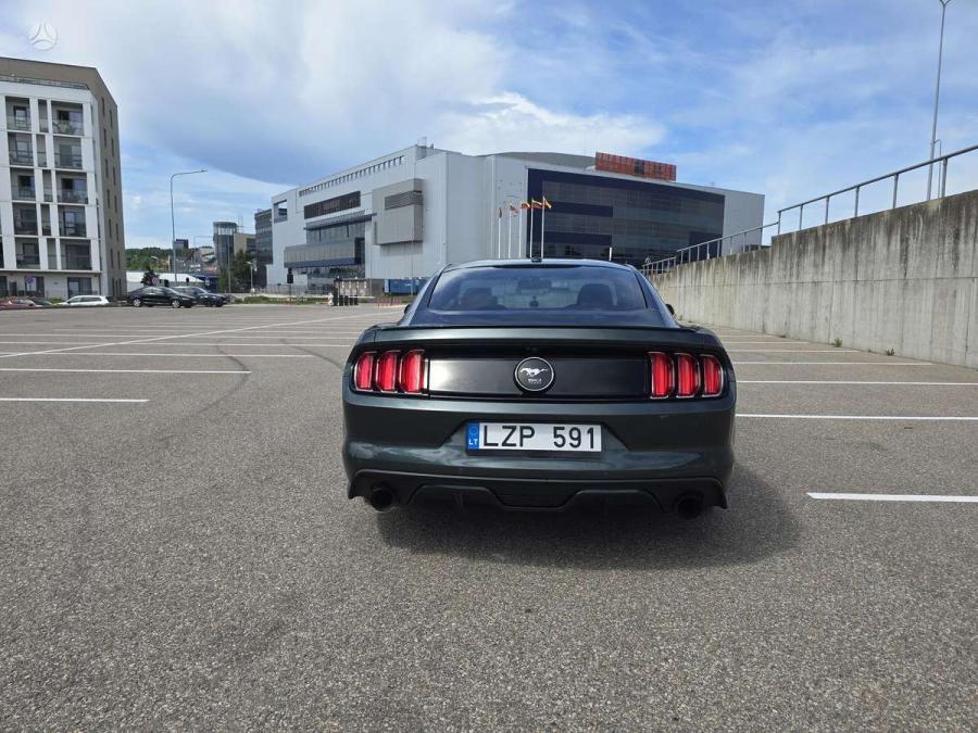 Green Ford Mustang 2015 in Vilnius, with an engine capacity of 2.26 L and mileage of 136 thousand km for 16900 €, photo 3 on AUTOMOTO.COM.LV