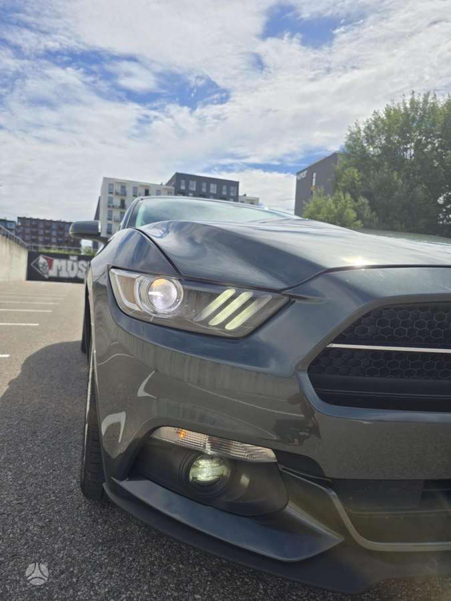 Green Ford Mustang 2015 in Vilnius, with an engine capacity of 2.26 L and mileage of 136 thousand km for 16900 €, photo 10 on AUTOMOTO.COM.LV
