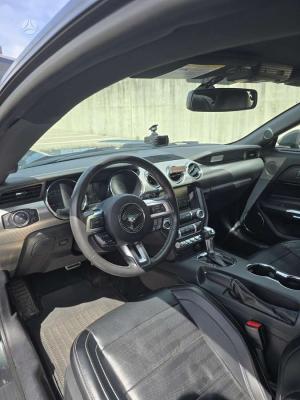 Green Ford Mustang 2015 in Vilnius, with an engine capacity of 2.26 L and mileage of 136 thousand km for 16900 €, photo 15 on AUTOMOTO.COM.LV