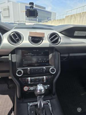 Green Ford Mustang 2015 in Vilnius, with an engine capacity of 2.26 L and mileage of 136 thousand km for 16900 €, photo 24 on AUTOMOTO.COM.LV
