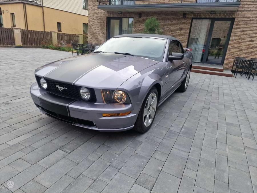 Pelēks Ford Mustang 2006 Kauņa, ar dzinēja tilpumu 4.60 L un nobraukumu 146 tūkst. km par 13800 €, foto 1 vietnē AUTOMOTO.COM.LV