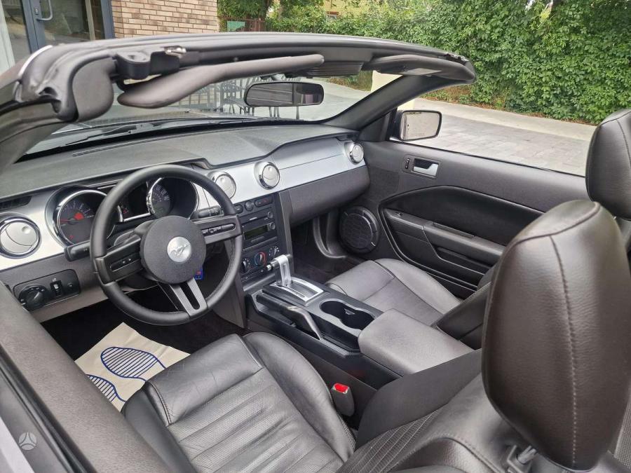 Pelēks Ford Mustang 2006 Kauņa, ar dzinēja tilpumu 4.60 L un nobraukumu 146 tūkst. km par 13800 €, foto 16 vietnē AUTOMOTO.COM.LV