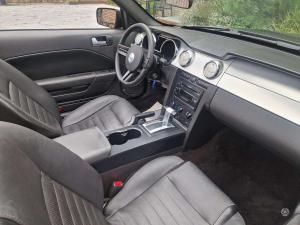 Pelēks Ford Mustang 2006 Kauņa, ar dzinēja tilpumu 4.60 L un nobraukumu 146 tūkst. km par 13800 €, foto 17 vietnē AUTOMOTO.COM.LV