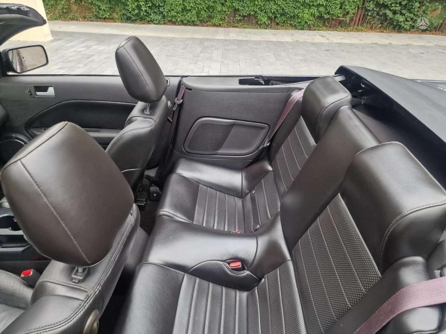 Pelēks Ford Mustang 2006 Kauņa, ar dzinēja tilpumu 4.60 L un nobraukumu 146 tūkst. km par 13800 €, foto 18 vietnē AUTOMOTO.COM.LV