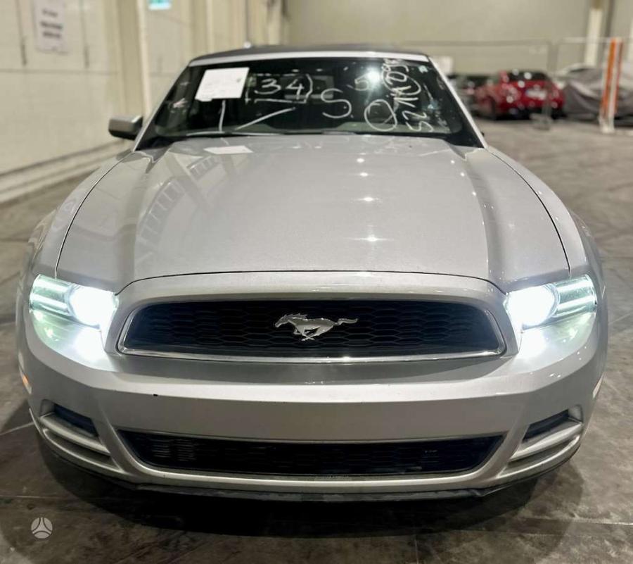 Pelēks Ford Mustang 2013 Klaipėda, ar dzinēja tilpumu 3.73 L un nobraukumu 125 tūkst. km par 4800 €, foto 1 vietnē AUTOMOTO.COM.LV