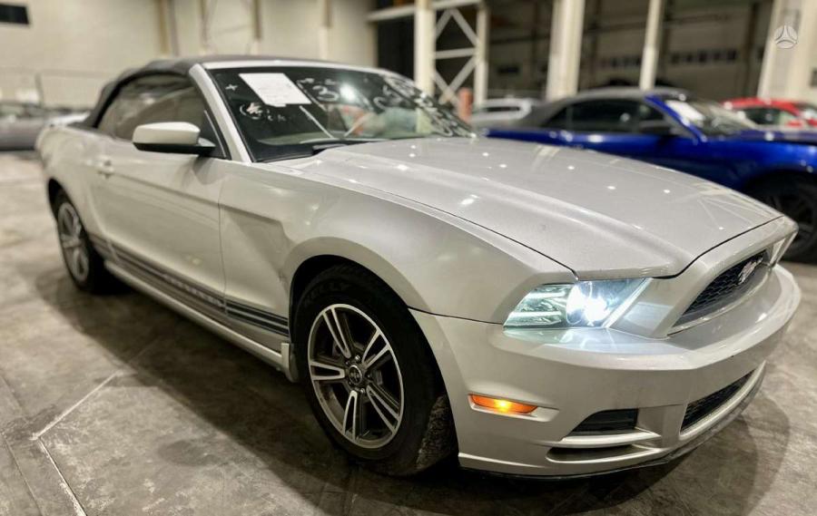 Pelēks Ford Mustang 2013 Klaipėda, ar dzinēja tilpumu 3.73 L un nobraukumu 125 tūkst. km par 4800 €, foto 2 vietnē AUTOMOTO.COM.LV