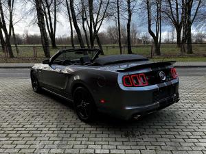 Grey Ford Mustang 2013 in Klaipeda, with an engine capacity of 3.73 L and mileage of 119 thousand km for 19662 €, photo 4 on AUTOMOTO.COM.LV