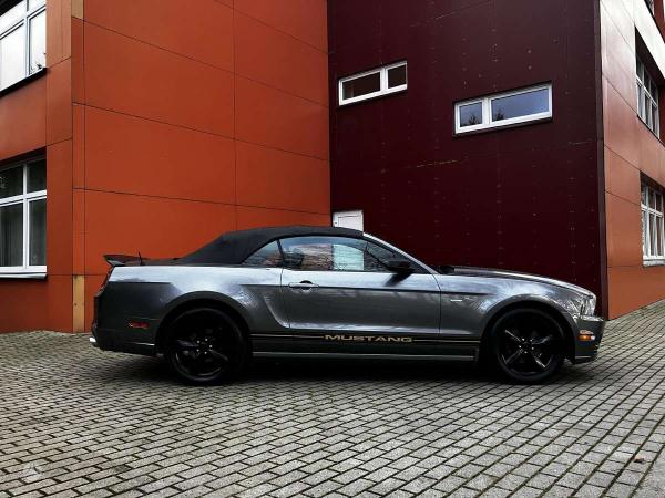 Grey Ford Mustang 2013 in Klaipeda, with an engine capacity of 3.73 L and mileage of 119 thousand km for 19662 €, photo 7 on AUTOMOTO.COM.LV