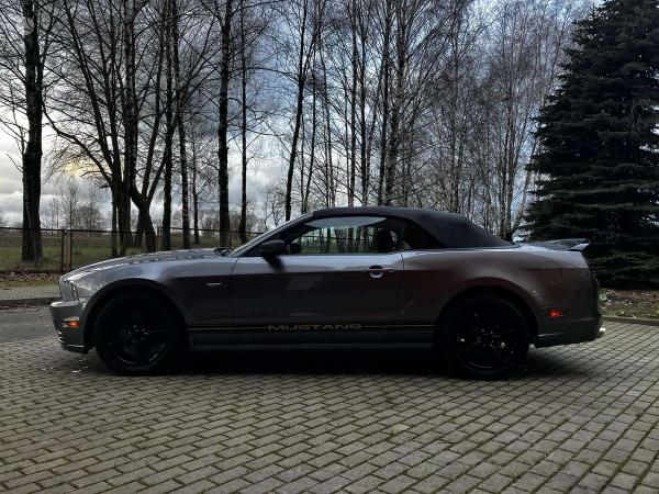Grey Ford Mustang 2013 in Klaipeda, with an engine capacity of 3.73 L and mileage of 119 thousand km for 19662 €, photo 8 on AUTOMOTO.COM.LV