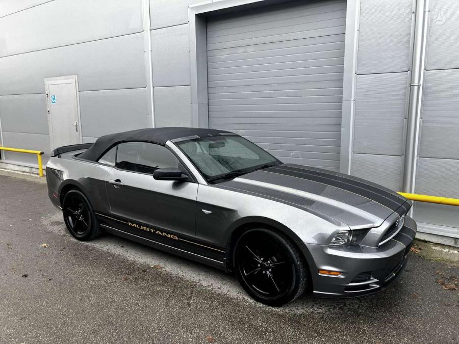 Grey Ford Mustang 2013 in Klaipeda, with an engine capacity of 3.73 L and mileage of 119 thousand km for 19662 €, photo 19 on AUTOMOTO.COM.LV