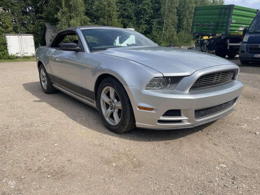 Grey Ford Mustang 2013 in Utena, with an engine capacity of 3.73 L and mileage of 159 thousand km for 4900 €, photo 3 on AUTOMOTO.COM.LV