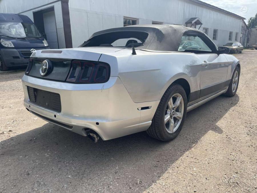 Grey Ford Mustang 2013 in Utena, with an engine capacity of 3.73 L and mileage of 159 thousand km for 4900 €, photo 4 on AUTOMOTO.COM.LV